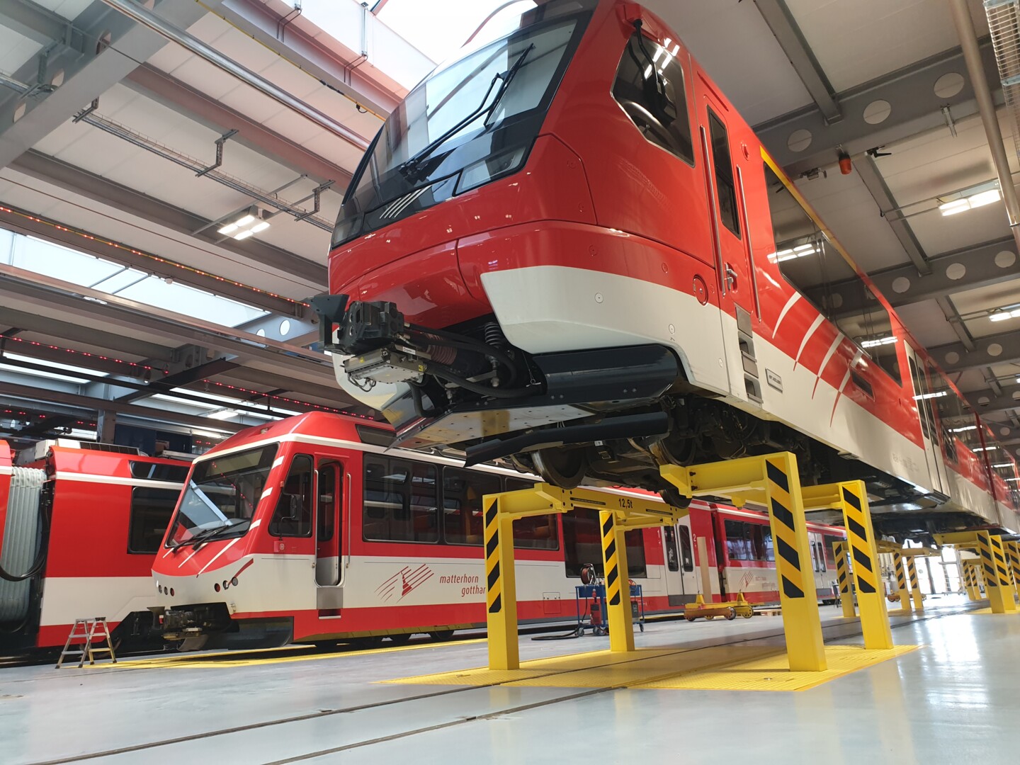 Underfloor lifting systems - WINDHOFF Bahn und Anlagentechnik GmbH